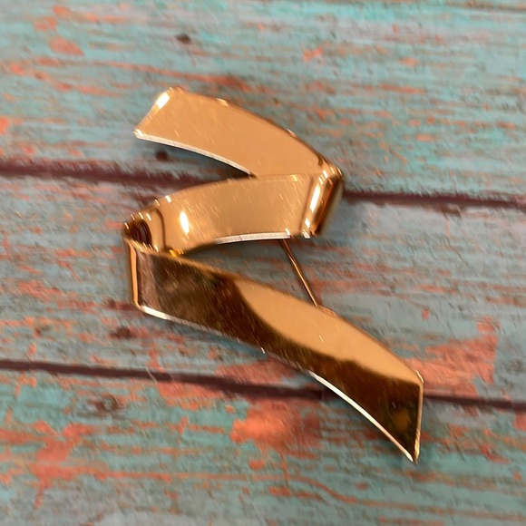 Monet | Jewelry | Monet Gold Pin | Poshmark